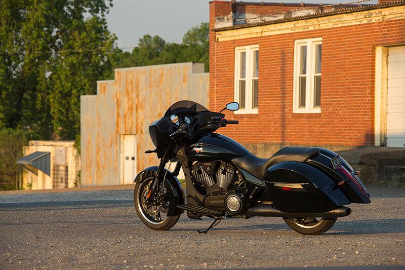 2016 Victory Cross Country 8-Ball | Motorcycle Cruiser