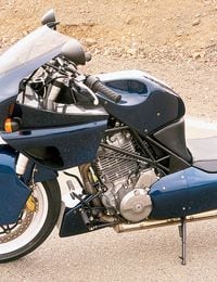 Riding Dan Gurney's Alligator Motorcycle | Motorcycle Cruiser