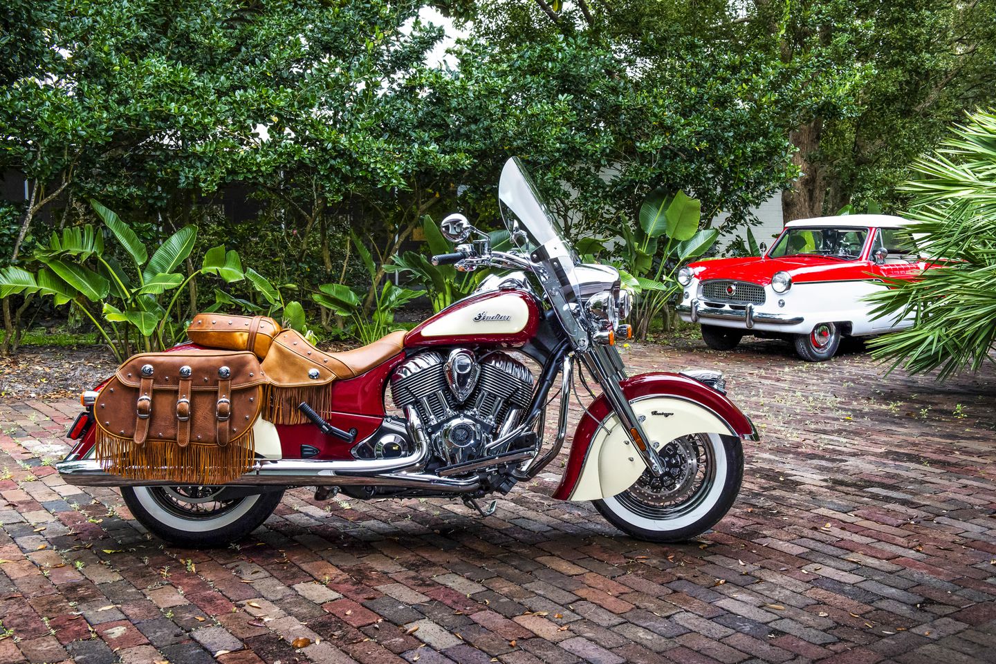 INDIAN MOTORCYCLE REVEALS TWO-TONE PAINT SCHEMES AVAILABLE FOR 2015 ...