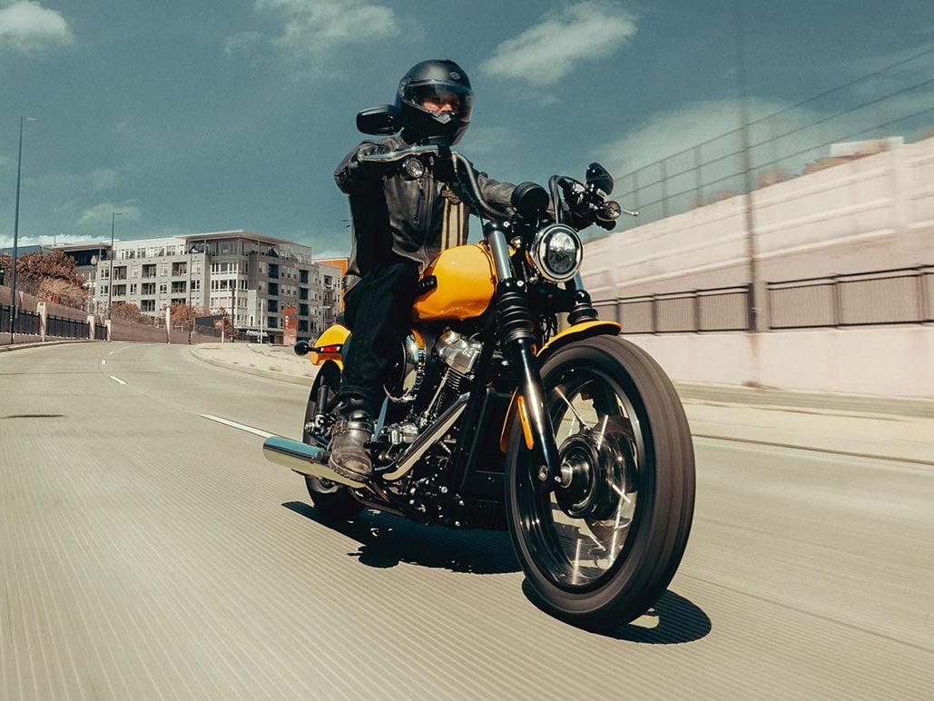 Harley-Davidson Updates 2025 Cruisers, Debuts Street Glide Ultra and ...