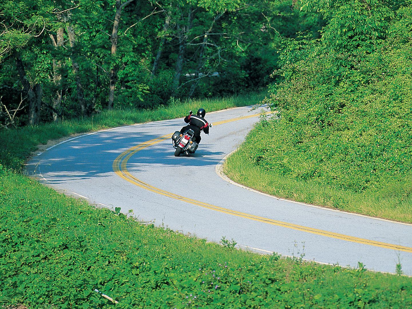 How to Maneuver a Motorcycle Around a Corner | Motorcycle Cruiser